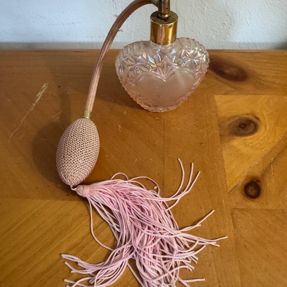 Vintage | Accessories | Vintage Pink Perfume Atomizer With Heart Design ...